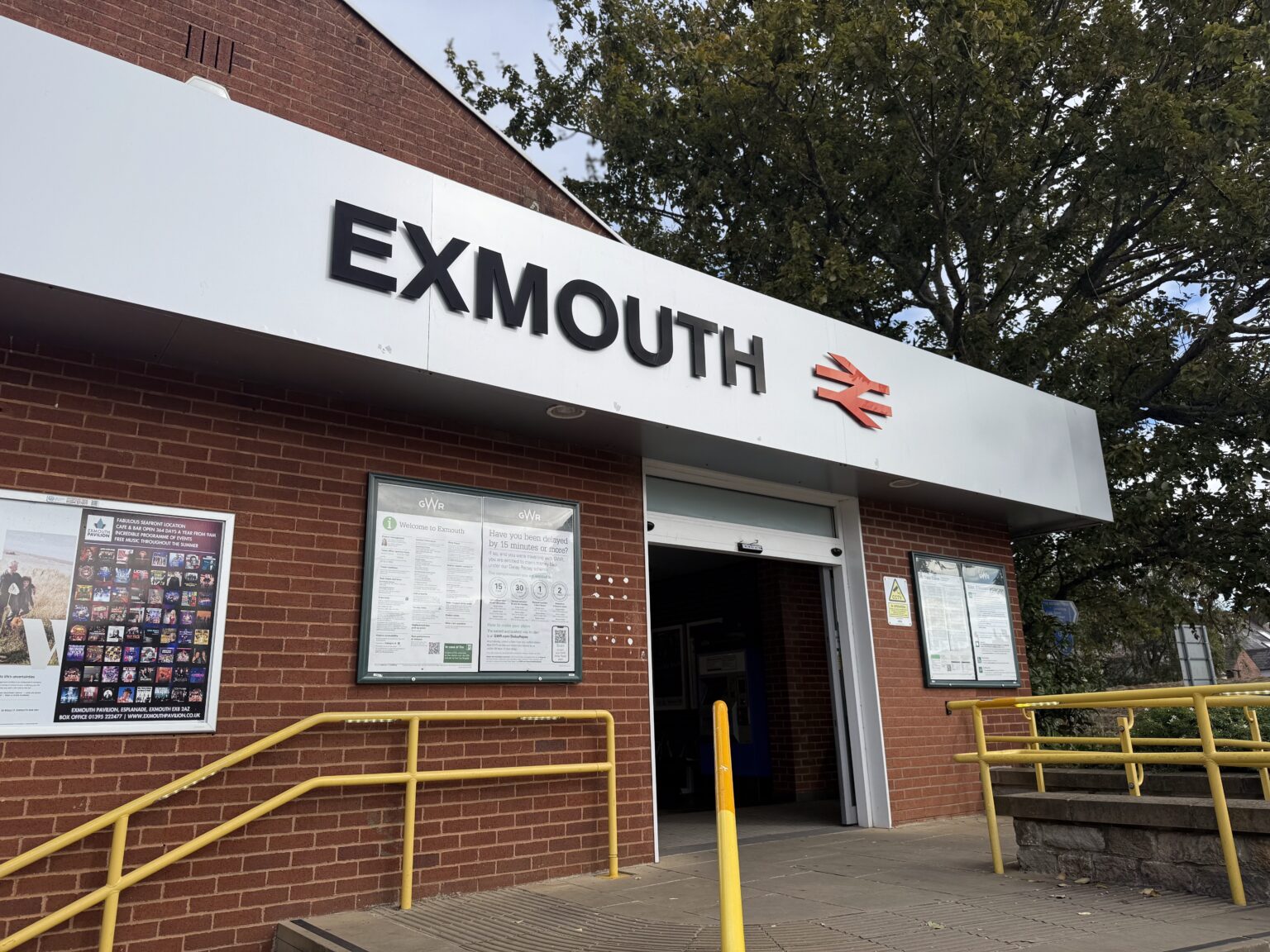 Exmouth Travel Guide: Explore East Devon's Beauty